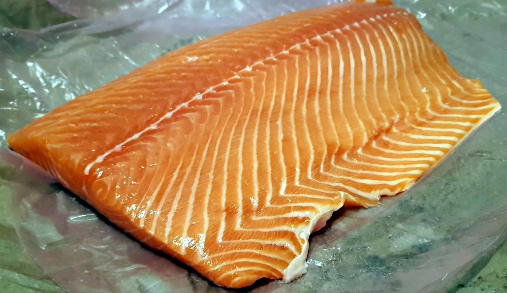 Finsk sashimi - gravad lax på nordfinskt sätt till nyårsafton ...
